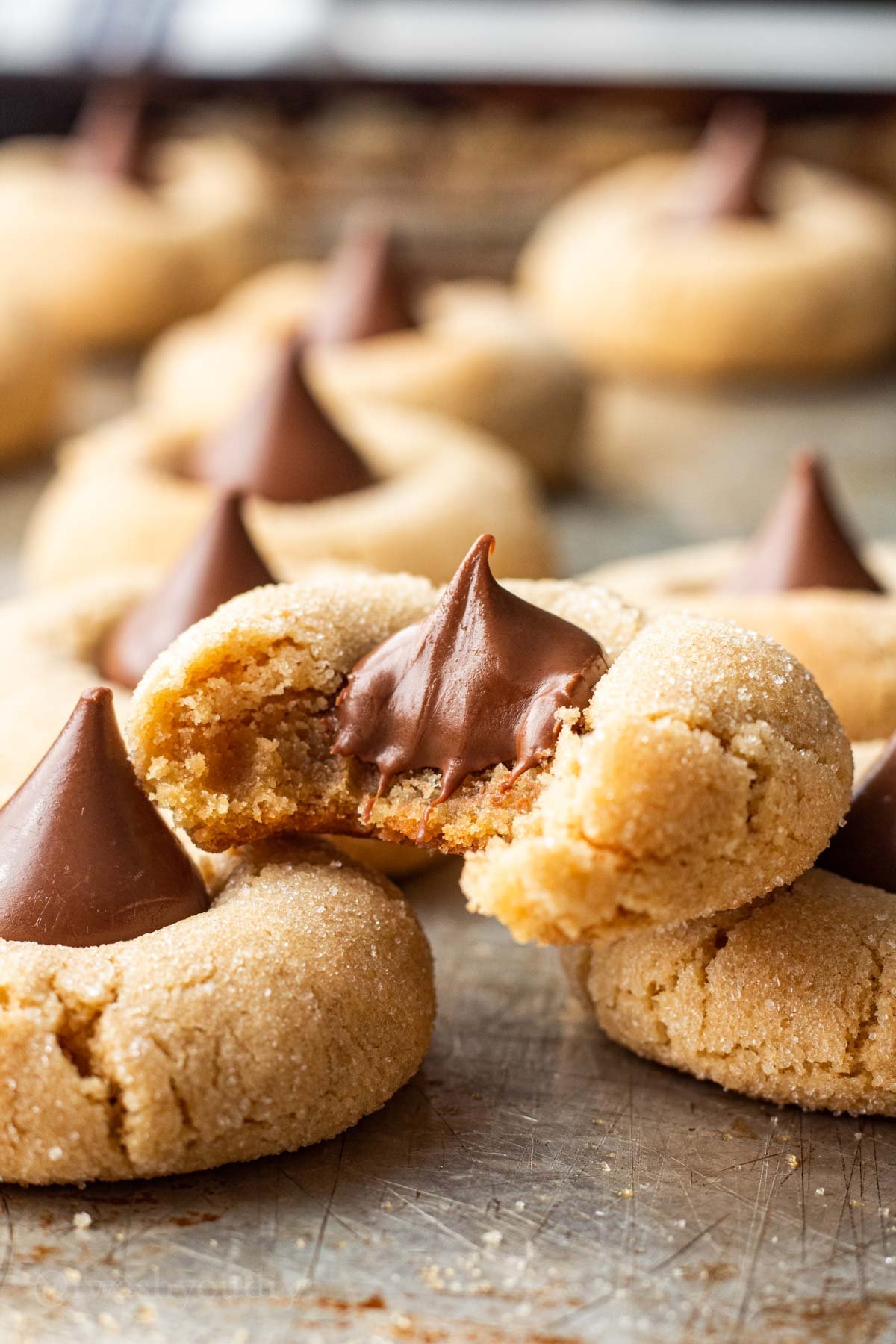 Peanut Butter Kiss Cookies - I Wash You Dry
